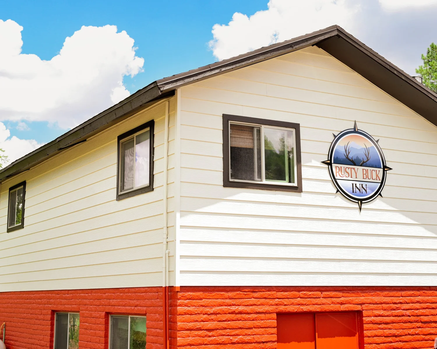 Rusty Buck Inn | Explore & Book Now