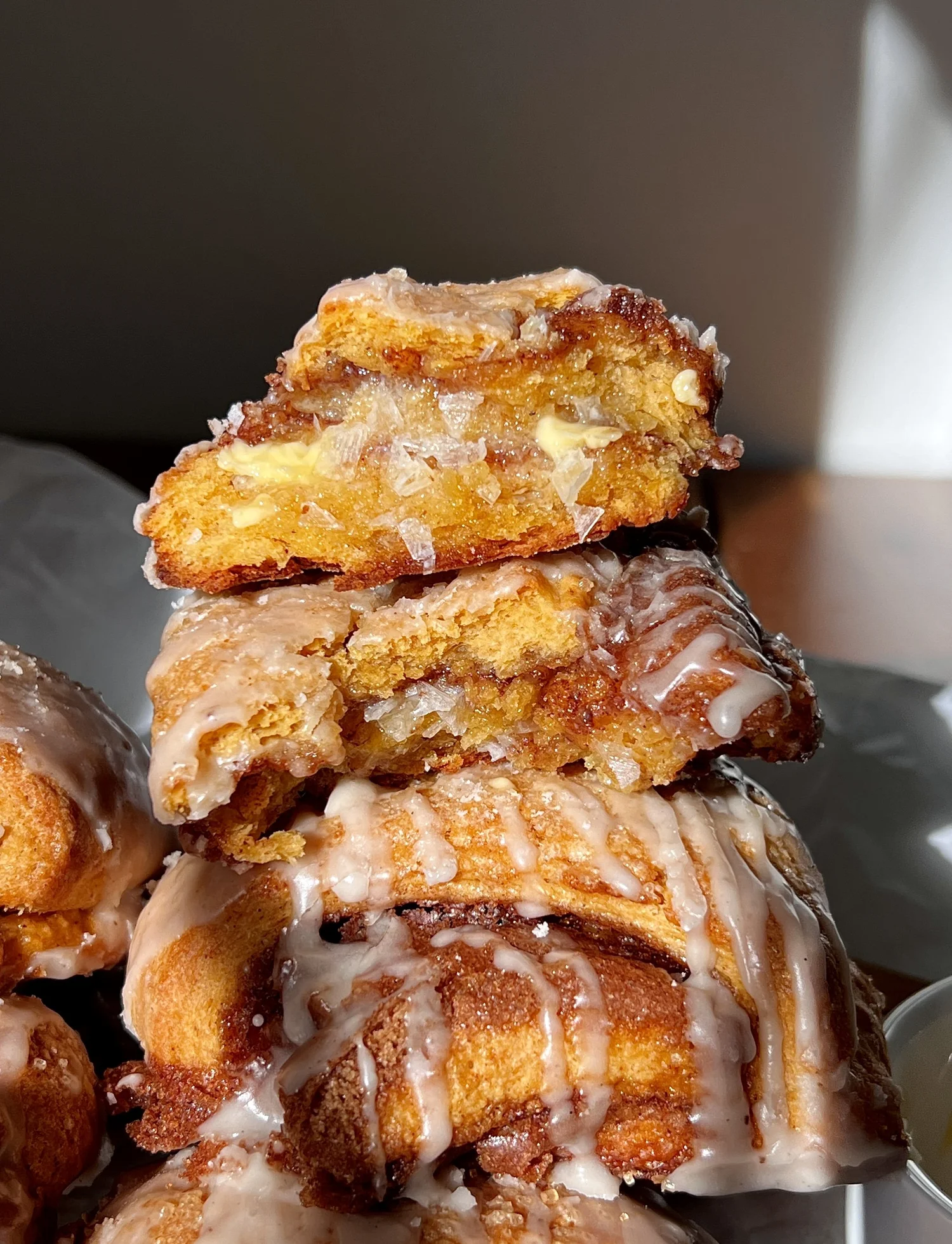 Sweet Potato Cinnamon Roll Scones (with Brown Butter Maple Vanilla Bean ...