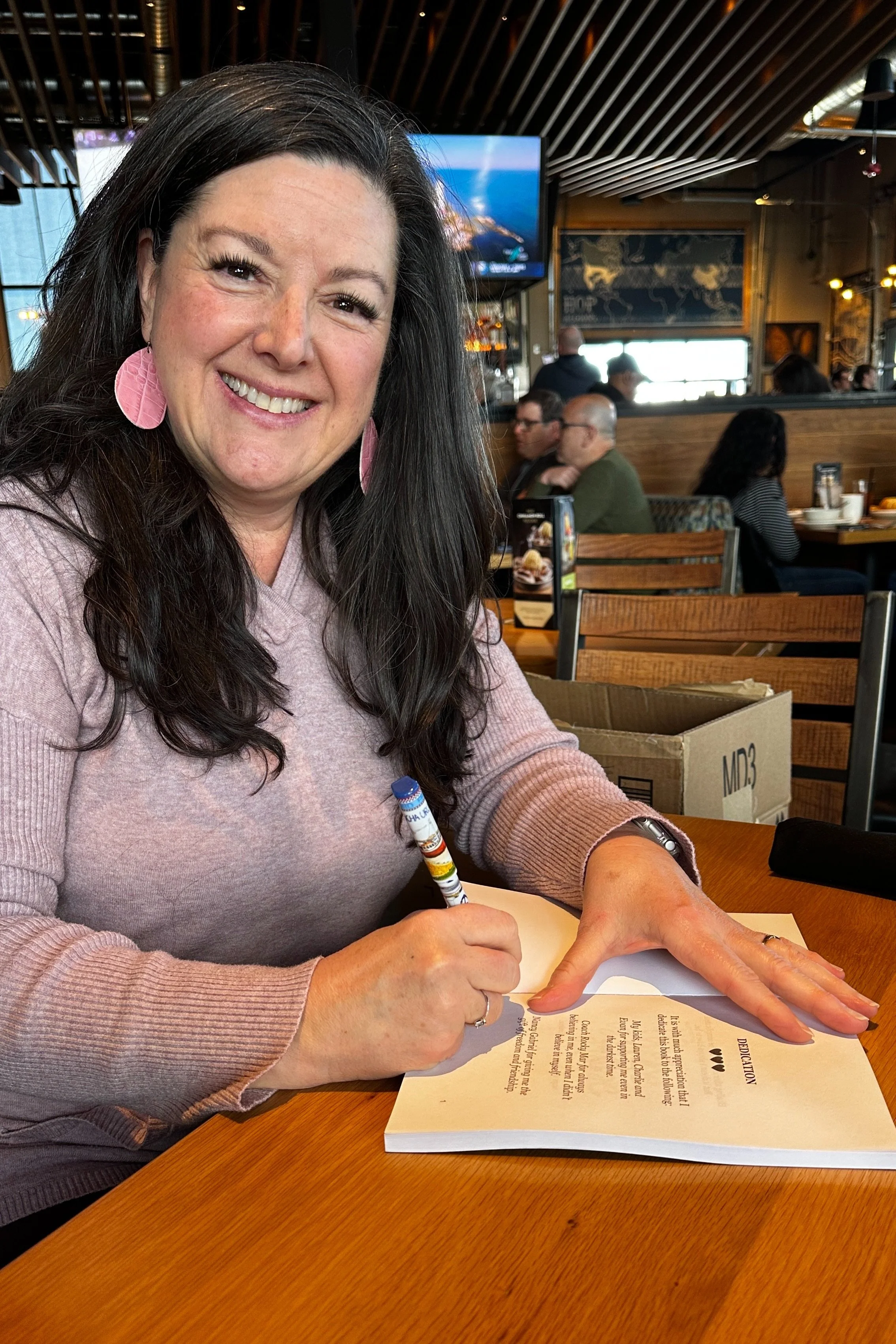 Laura Richards | Podcaster • Author • Speaker