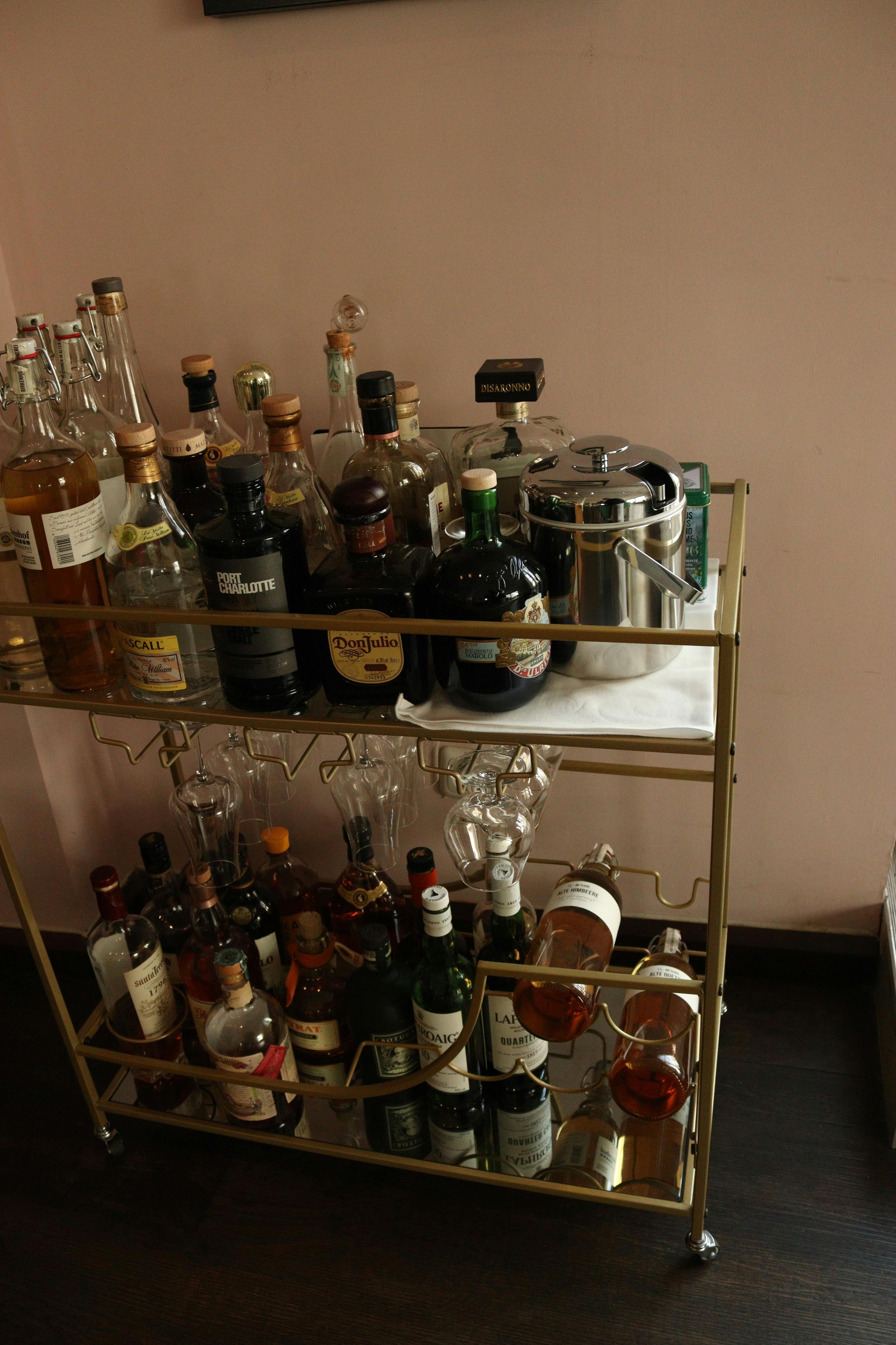 How to Create a Cocktail Bar at Home in a Small NYC Apartment — Art of ...