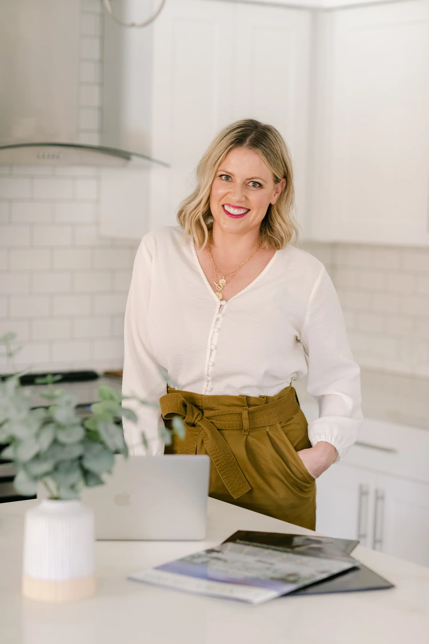 SARA SEETON // Dallas Branding, Headshot & Dating Photographer