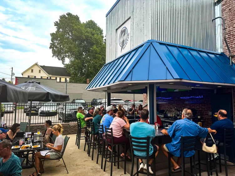 Seven Sports Bar & Grille