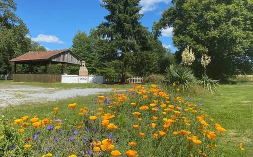 About 1 — Fonclaire Holidays