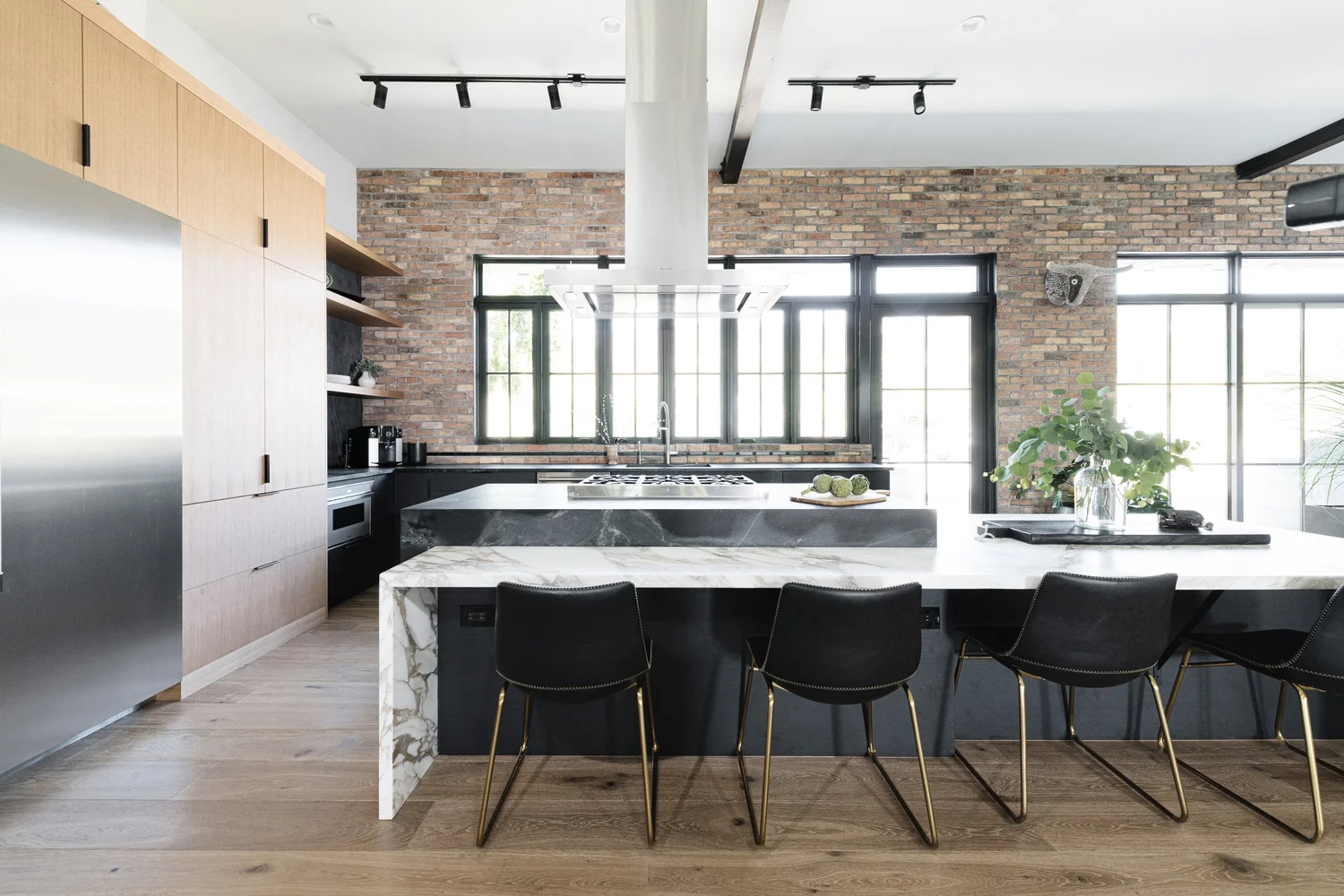 ARTIST'S LOFT — HONEYCOMB HOME DESIGN