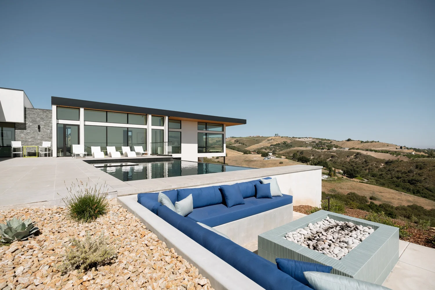 CONTEMPORARY HILLSIDE — HONEYCOMB HOME DESIGN