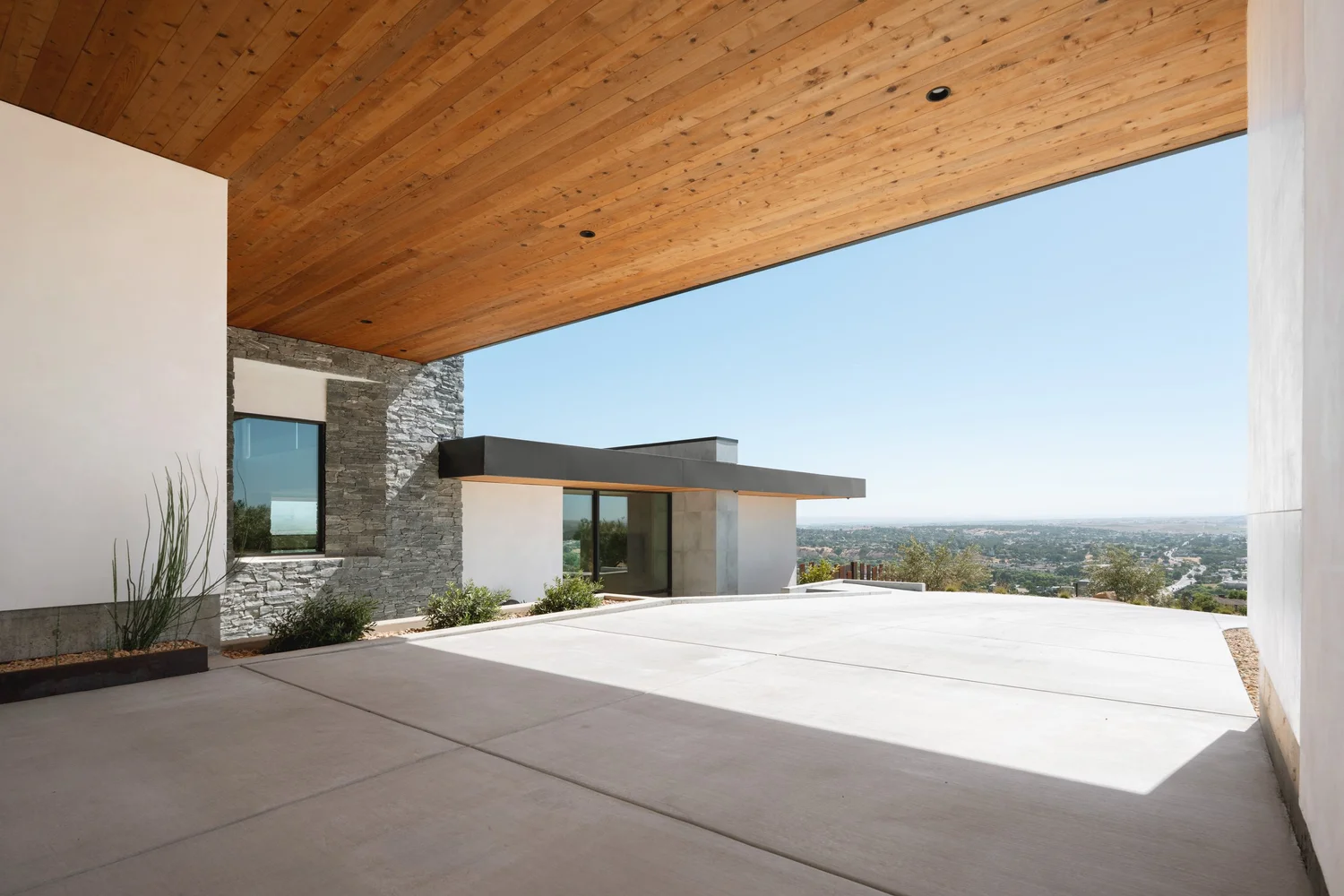 CONTEMPORARY HILLSIDE — HONEYCOMB HOME DESIGN