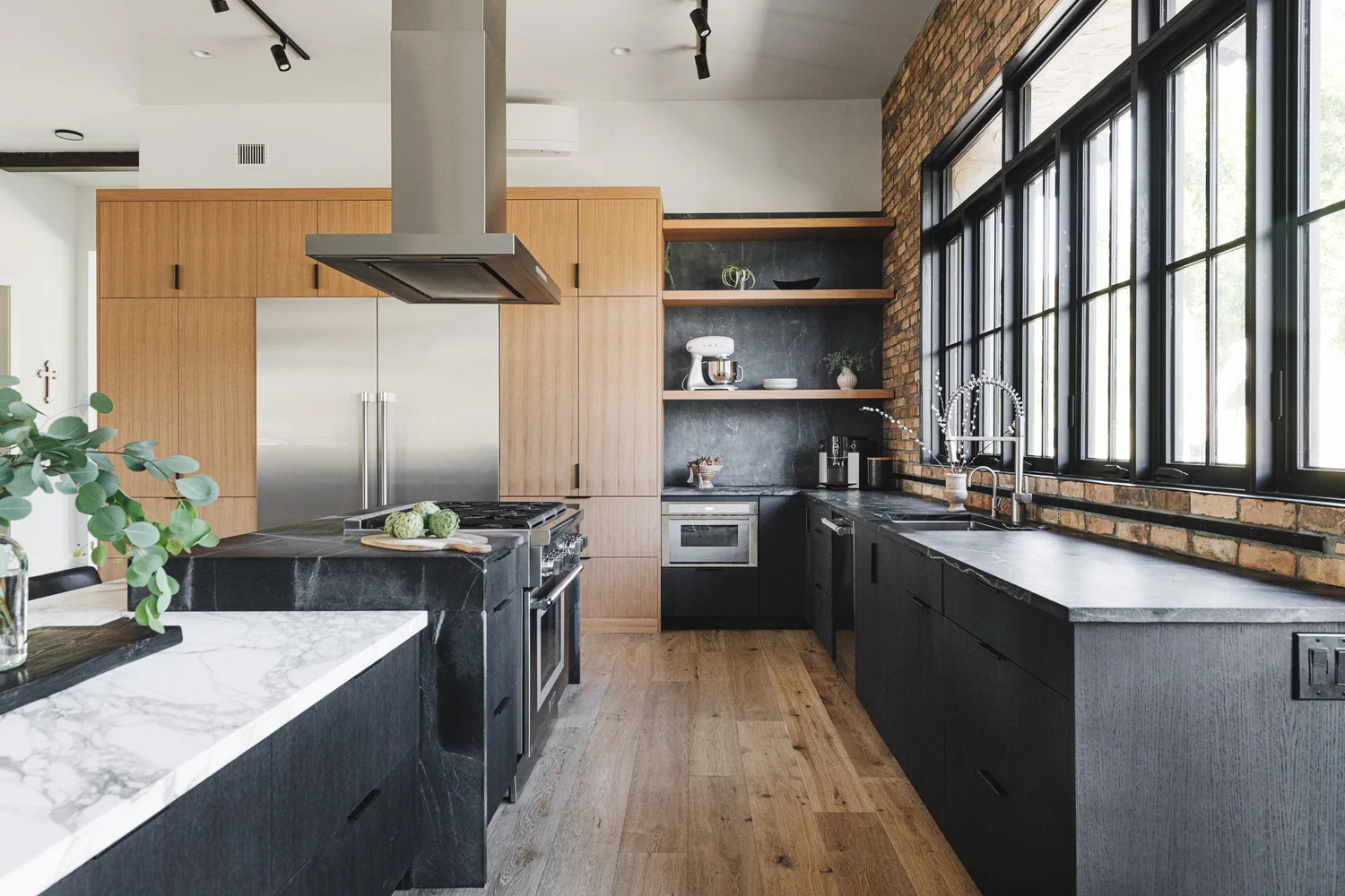 ARTIST'S LOFT — HONEYCOMB HOME DESIGN