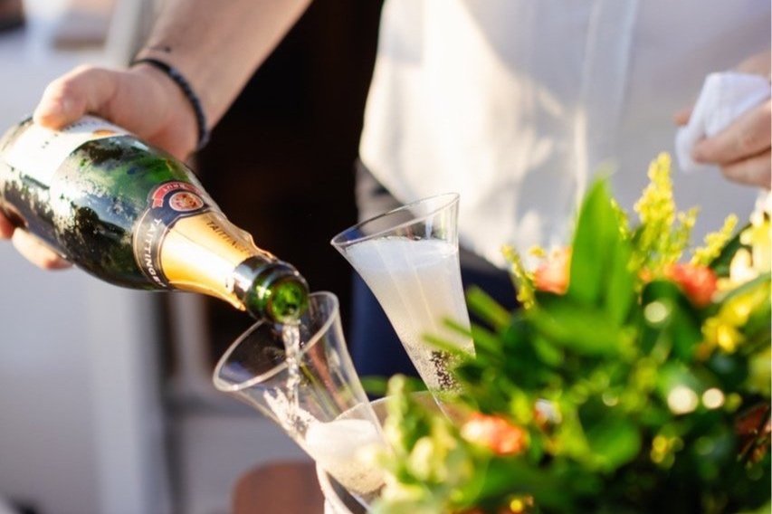 Sea Table. DC - LUX YACHT DINING - DC DINNER CRUISE