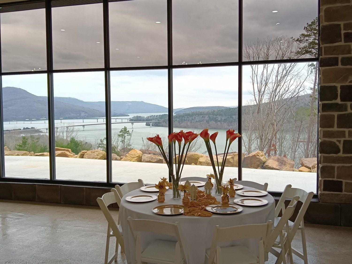 Lookout Winery's Tennessee Riverview Wedding Venue