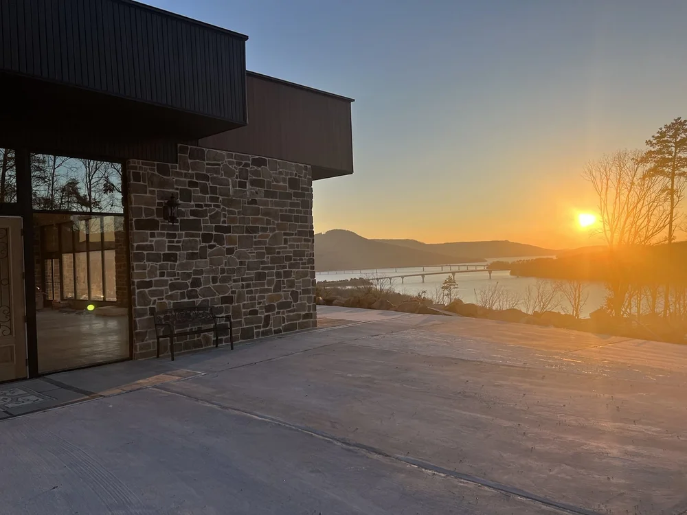 Lookout Winery's Tennessee Riverview Wedding Venue