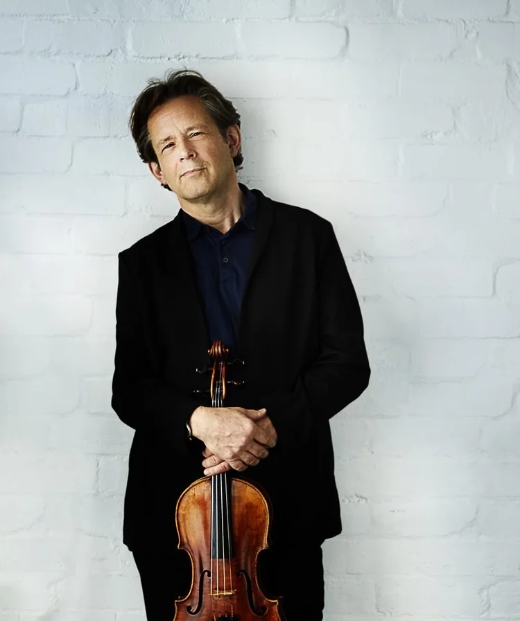 Biography - Violist — Roger Benedict