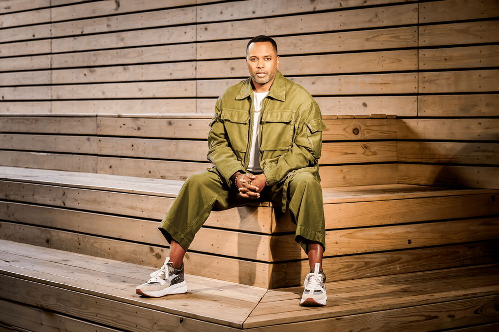 ABOUT — TOURÉ ROBERTS