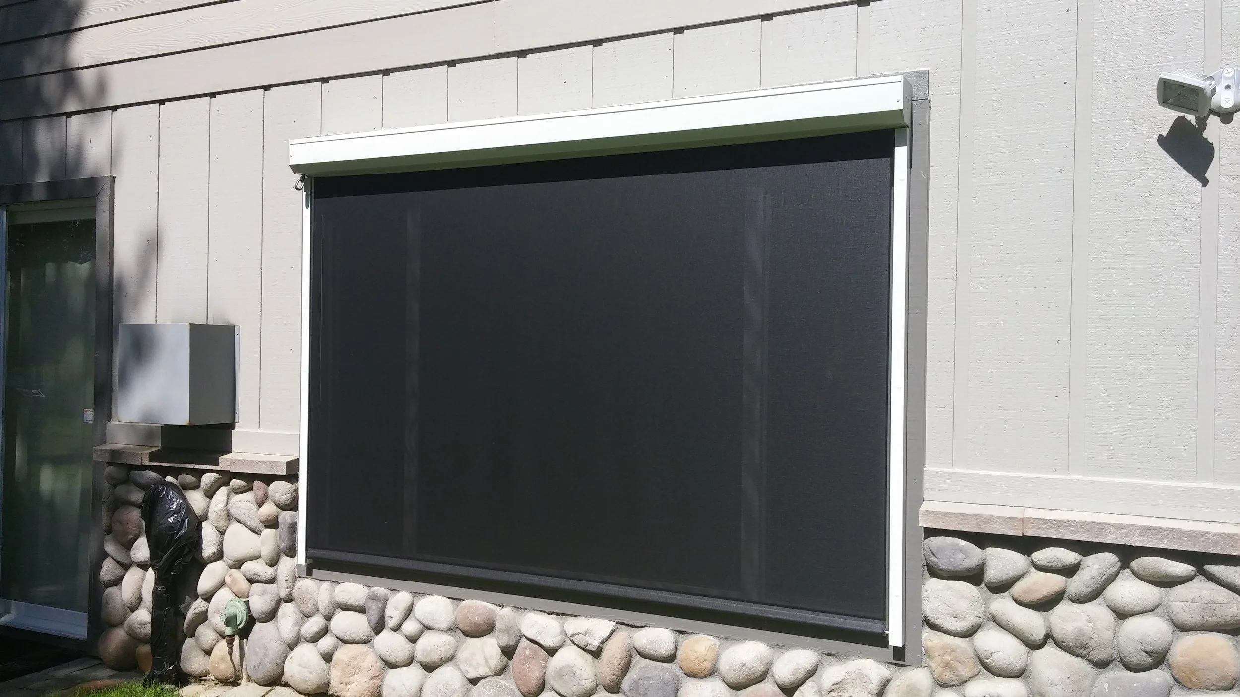 Operable Solar Screens — Bend On-Site Screening