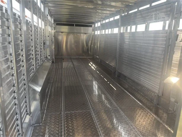 Aluminum Gooseneck Trailers — Barrett Trailers - Livestock Trailer Experts