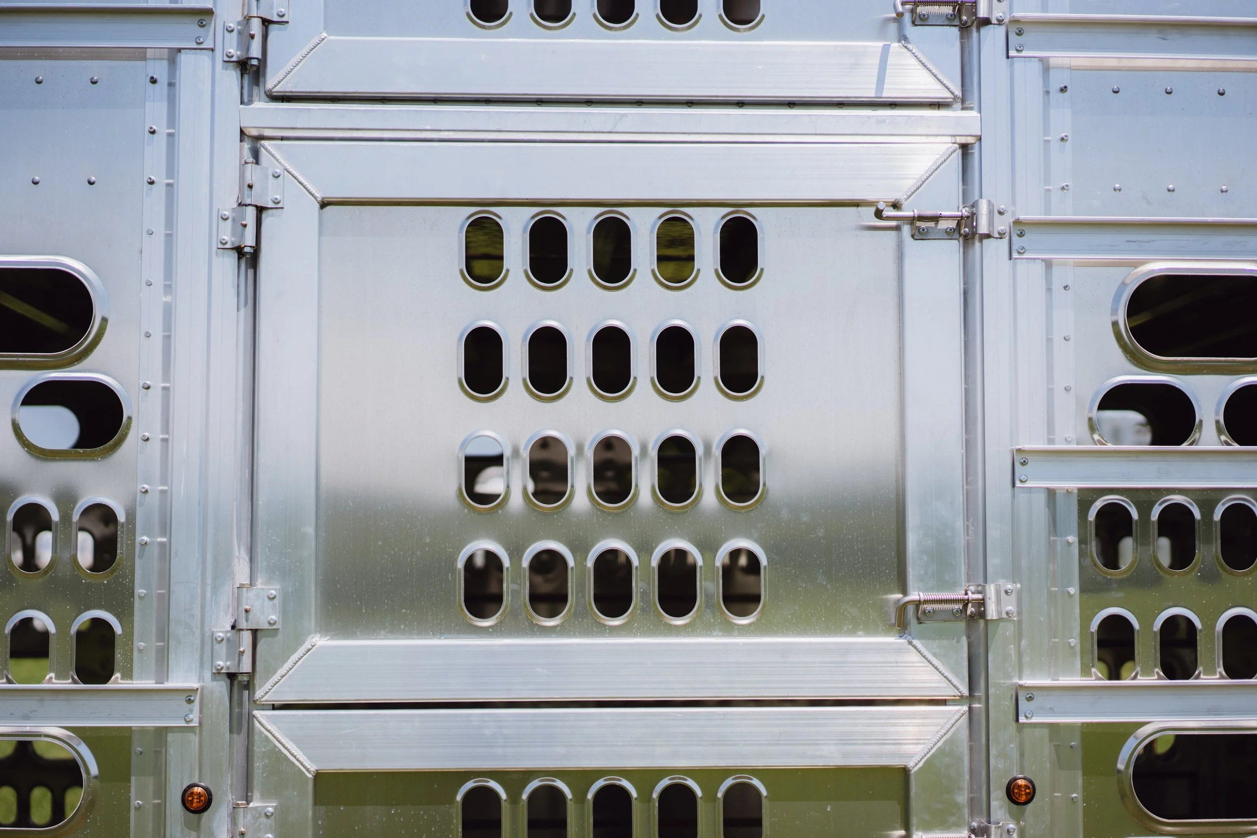 Ground Load Livestock Trailers Built to Last — Barrett Trailers ...