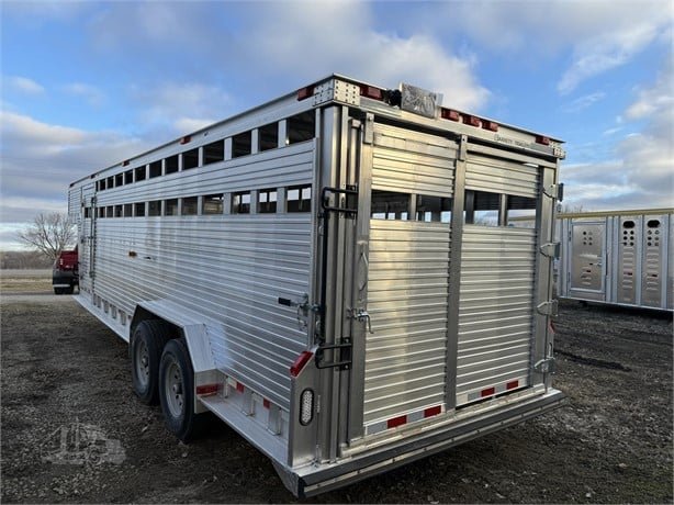 Aluminum Gooseneck Trailers — Barrett Trailers - Livestock Trailer Experts