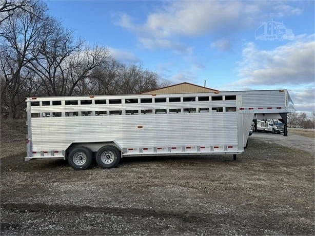 Aluminum Gooseneck Trailers — Barrett Trailers - Livestock Trailer Experts