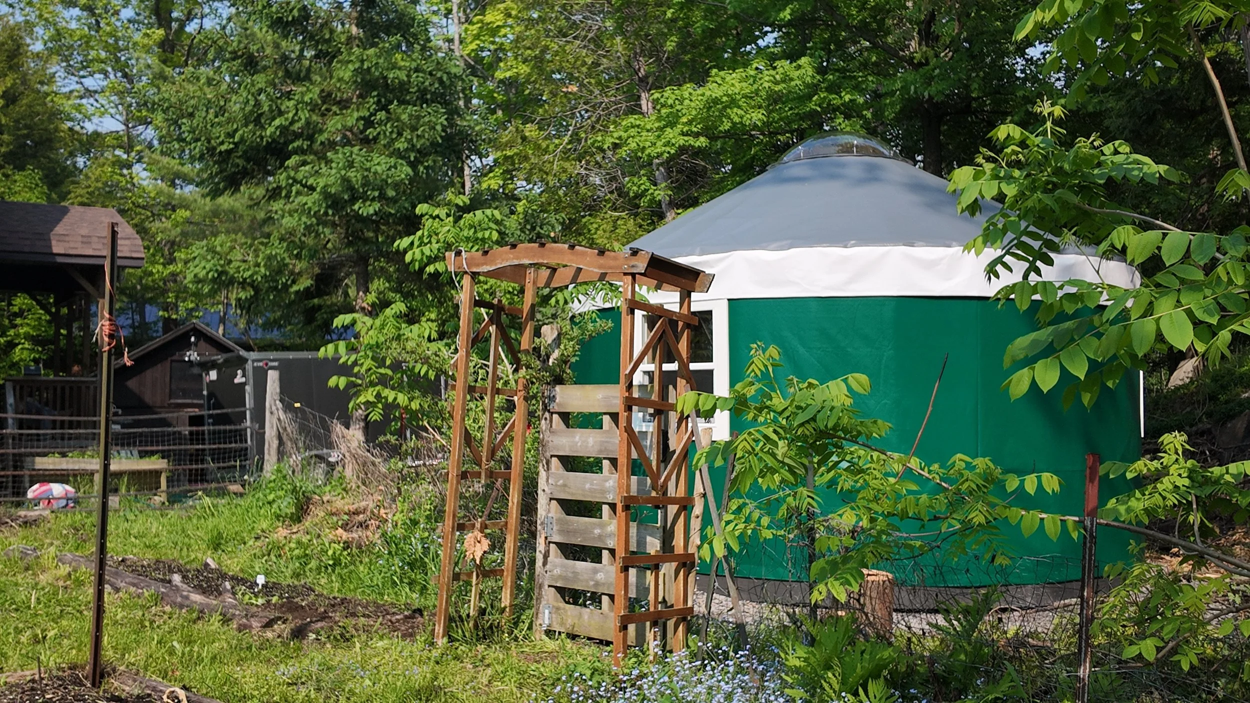 Yurts Canada / Yourtes Canada