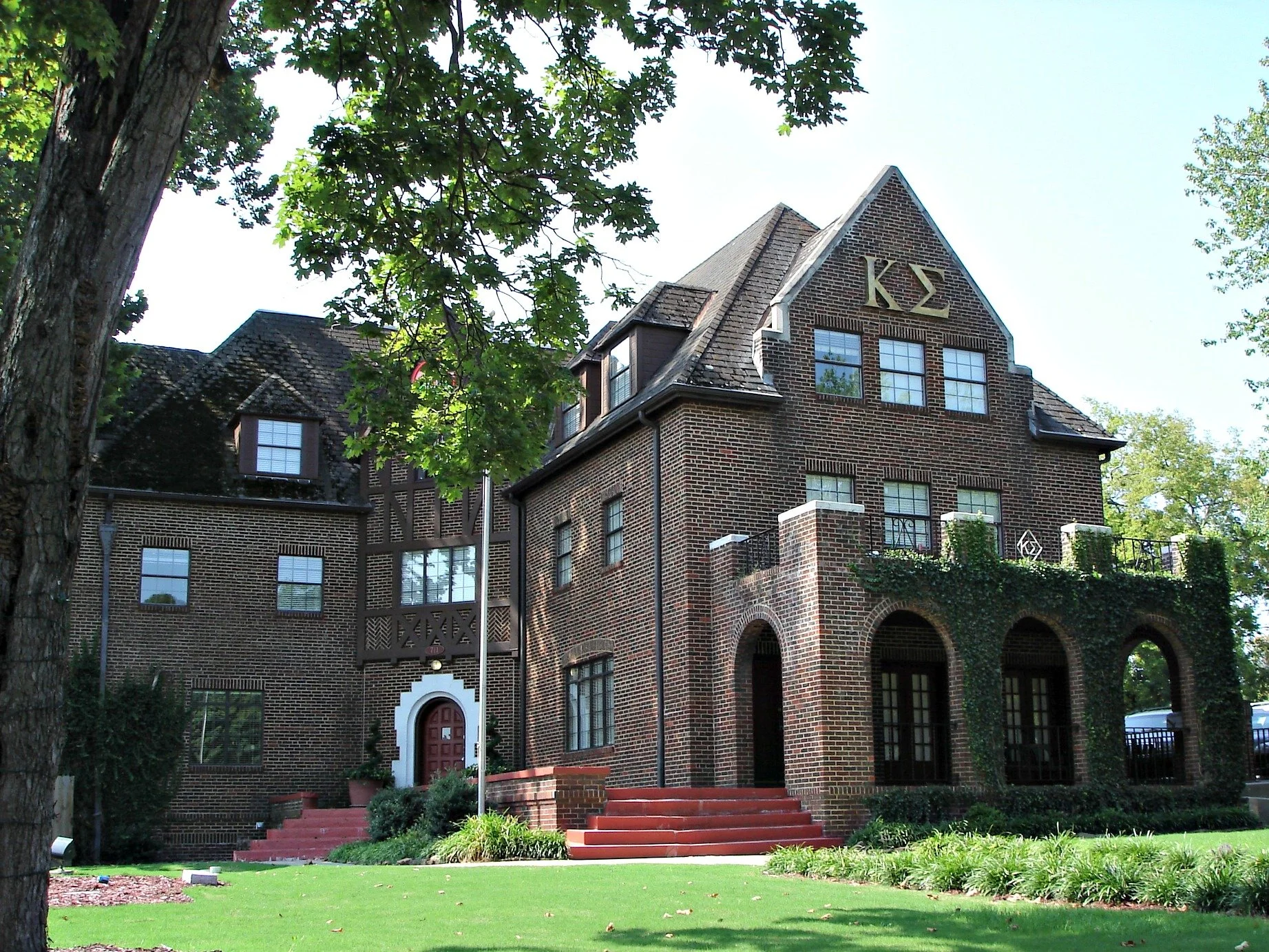 University Of Arkansas Kappa Sigma Fraternity House — Kinco Constructors
