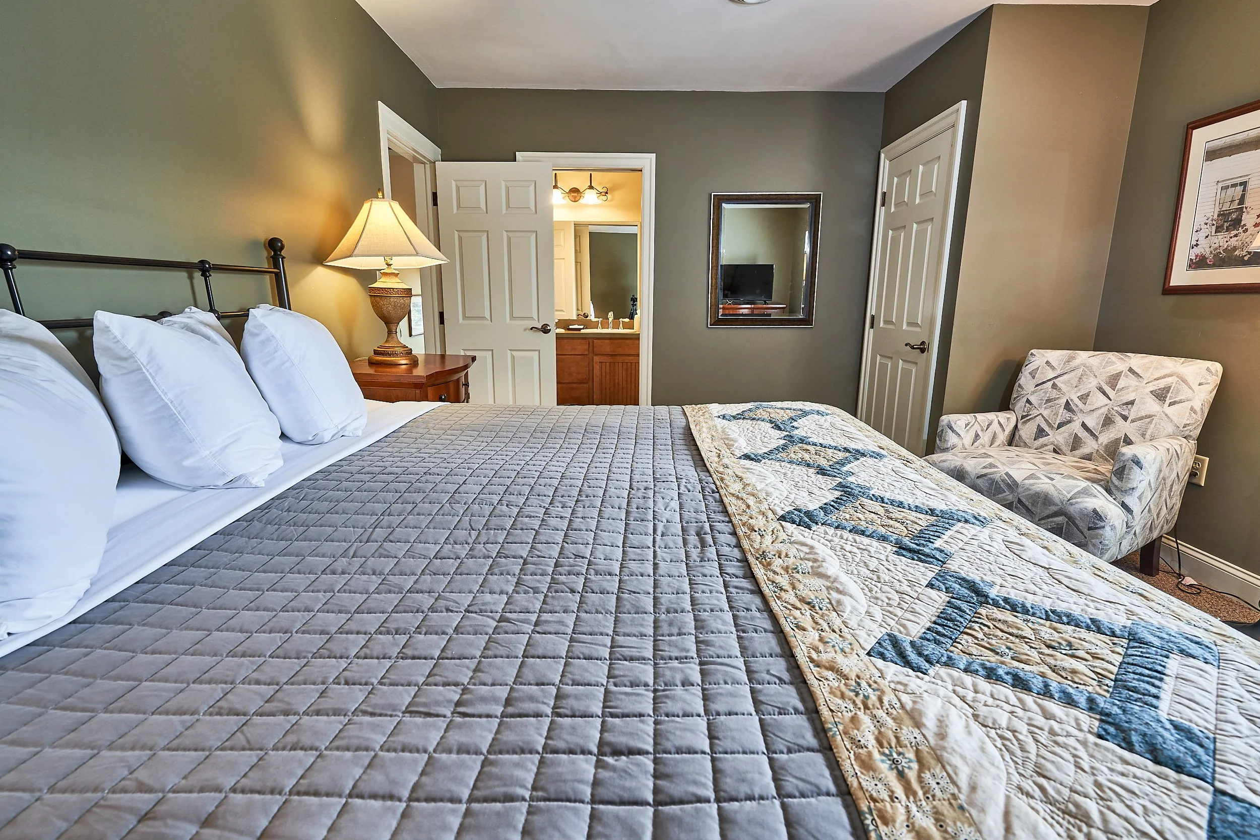 Single Rooms and Suites — The Inn & Suites at Kitchen Kettle Village