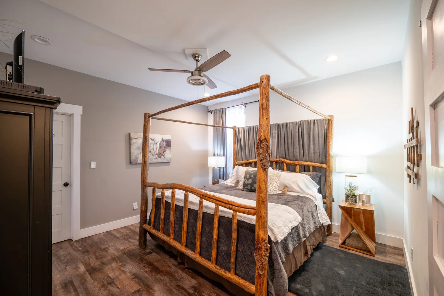 Stablemaster's Quarters — Stay On Broadway