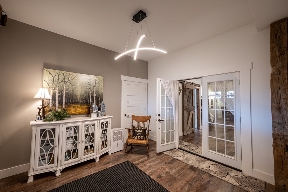 Stablemaster's Quarters — Stay On Broadway