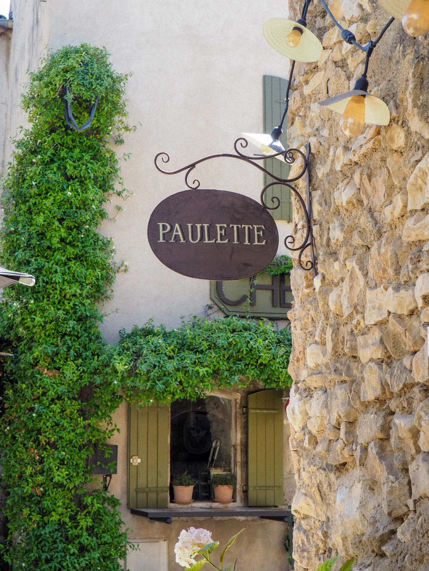 Paulette - Restaurant & Chambres d'Hôtes à Eygalières