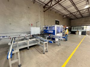 About Us — THE GLASS HOUSE