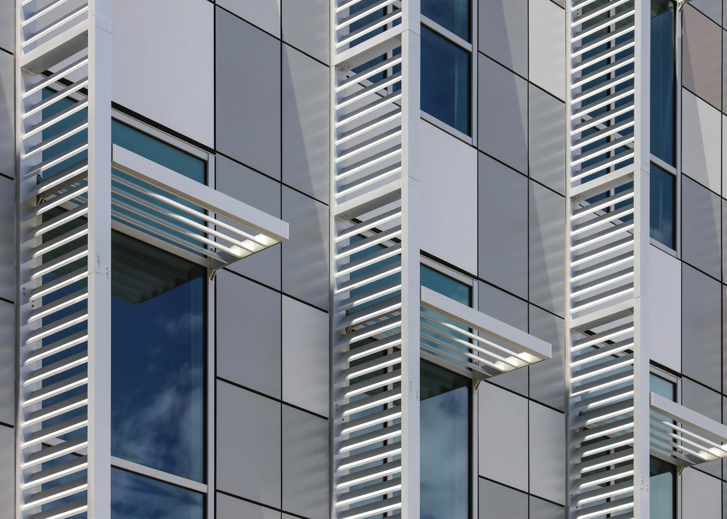 About Us — THE GLASS HOUSE