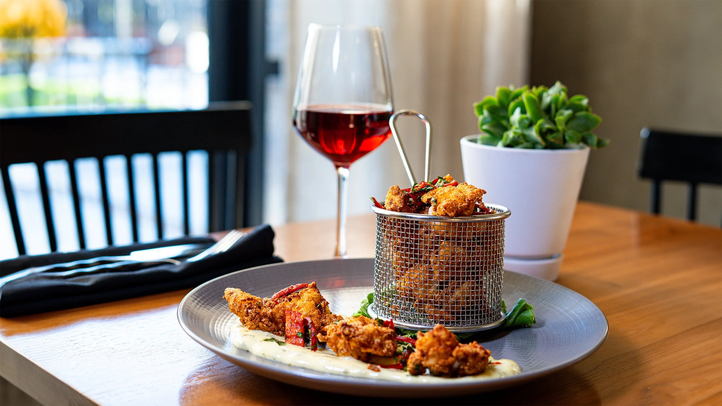 LOFT Restaurant & Bar