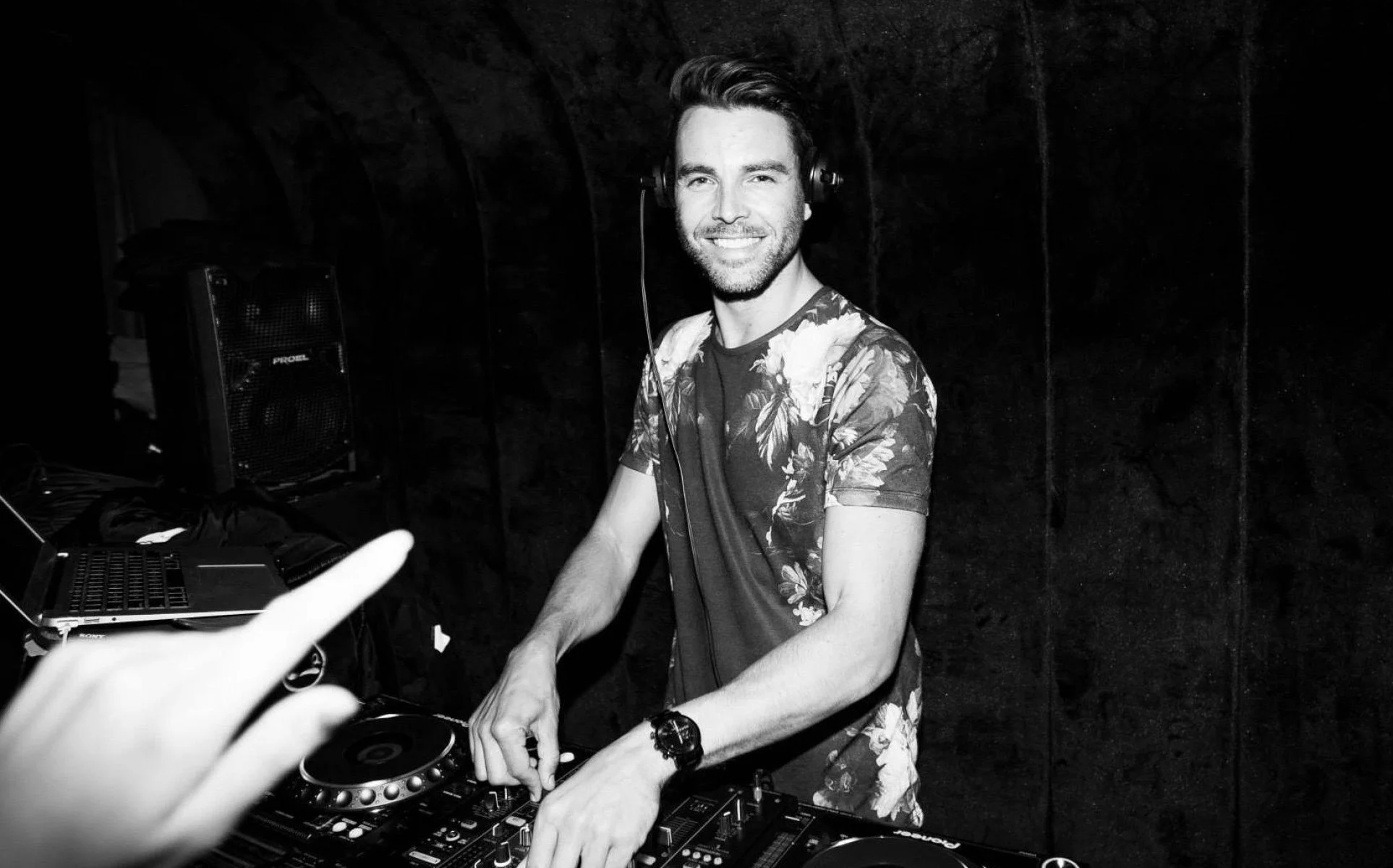 Auckland DJ Hire | Auckland Wedding DJs