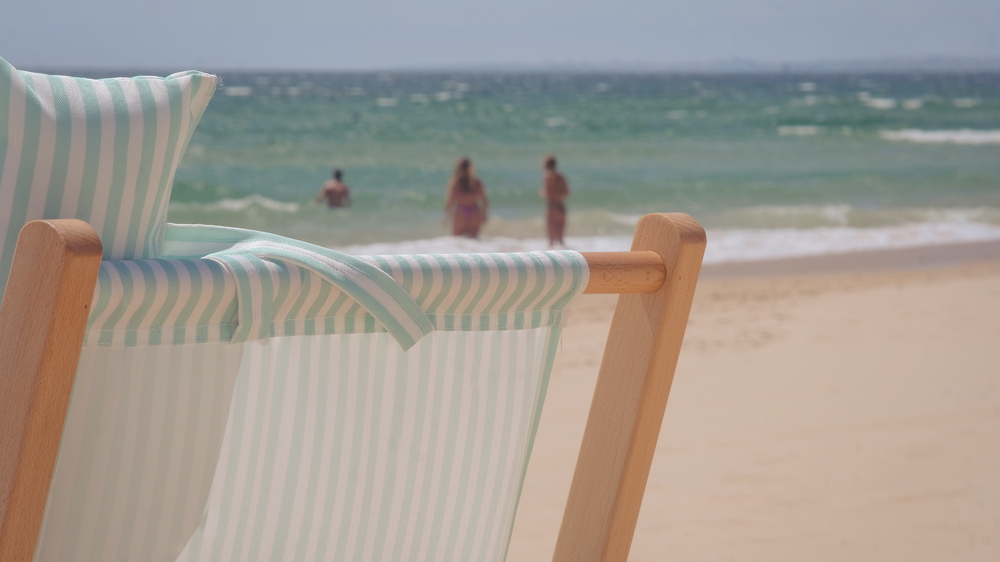 Europe's on-demand luxury umbrella and cabana rental service