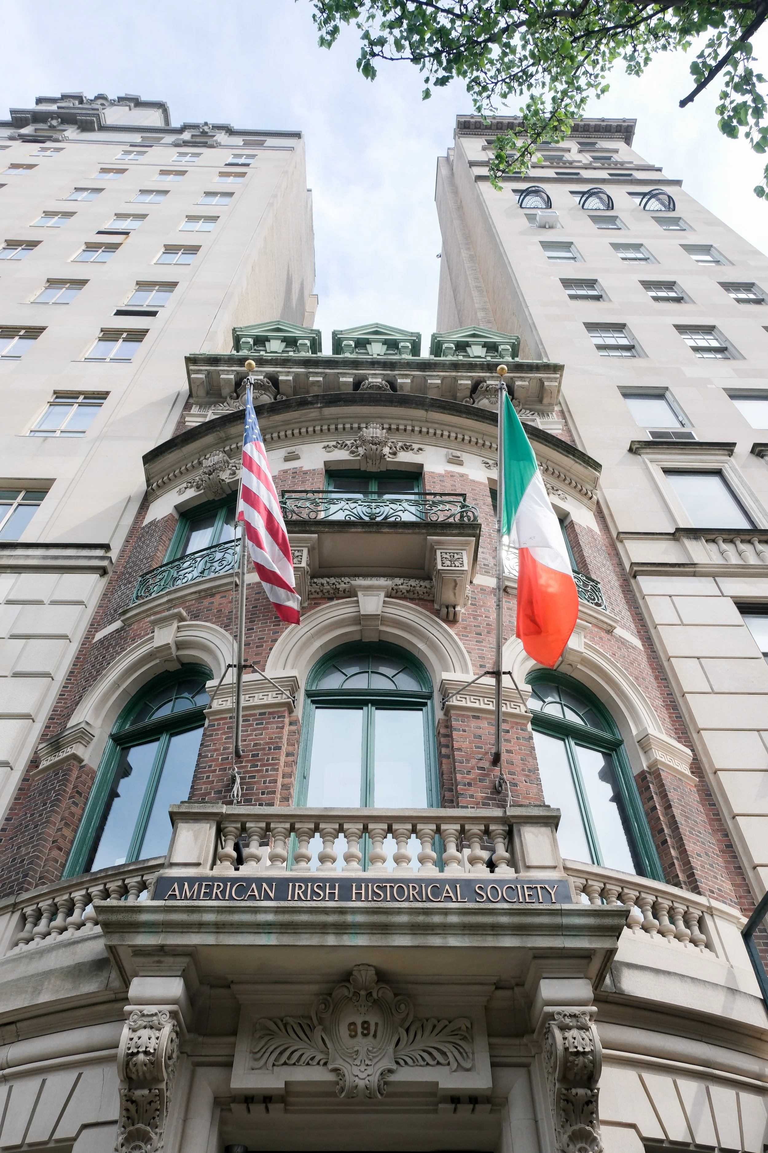 About — American Irish Historical Society