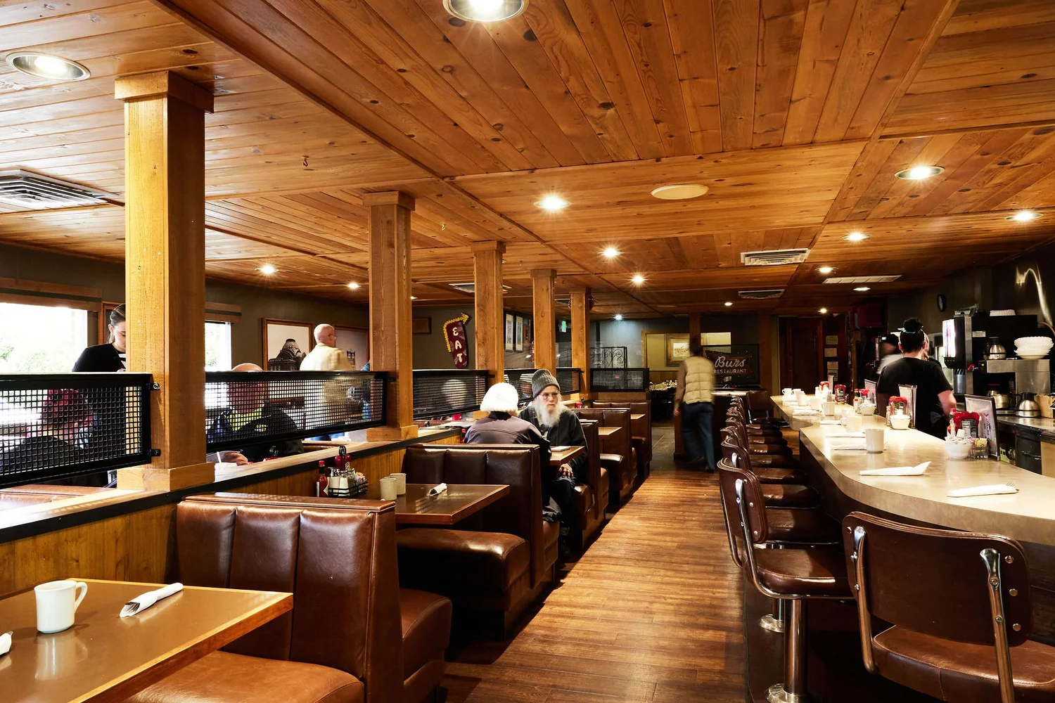 Burs Restaurant and Lounge