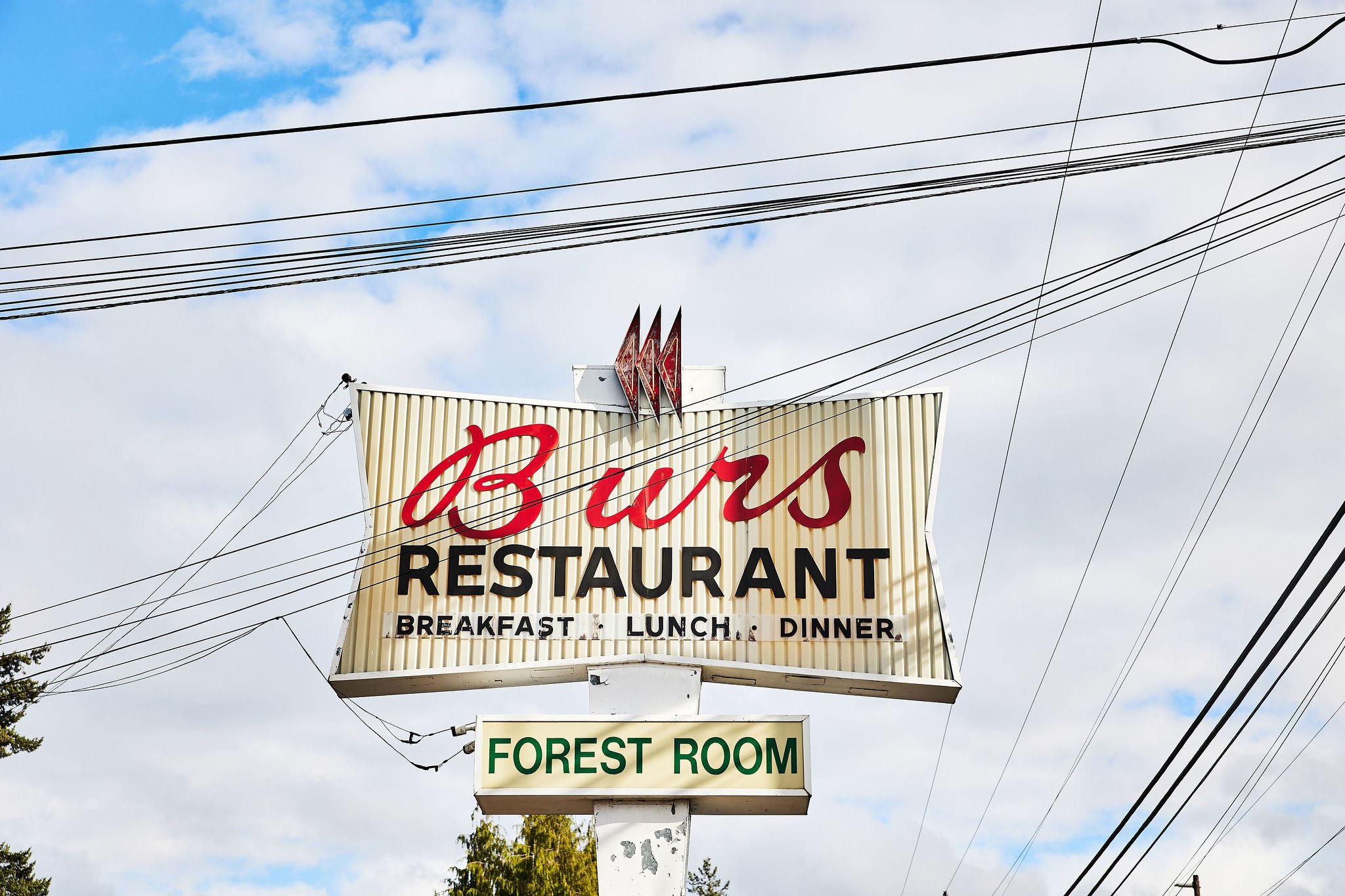 Burs Restaurant and Lounge