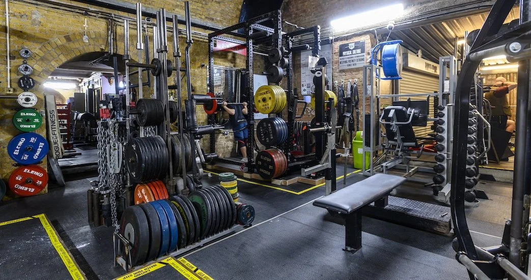 What to Look for in a Powerlifting Gym (and Why It Matters)