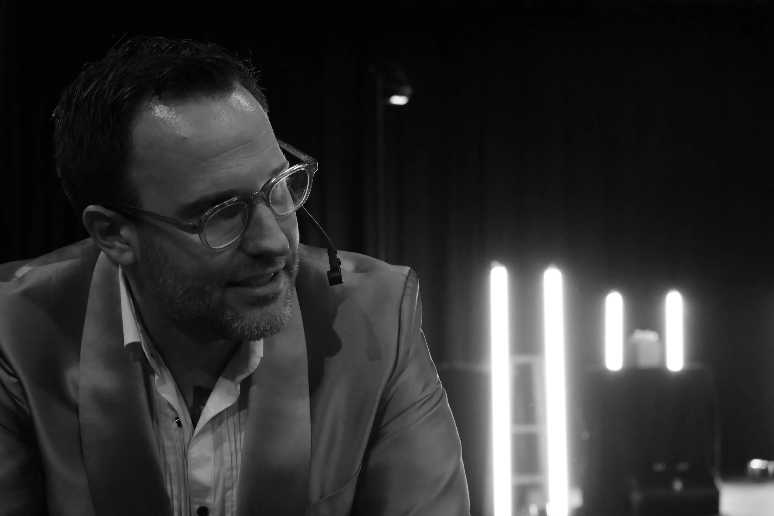 Scott Hammell - SPEAKER. MAGICIAN. STORYTELLER. STUNT ARTIST