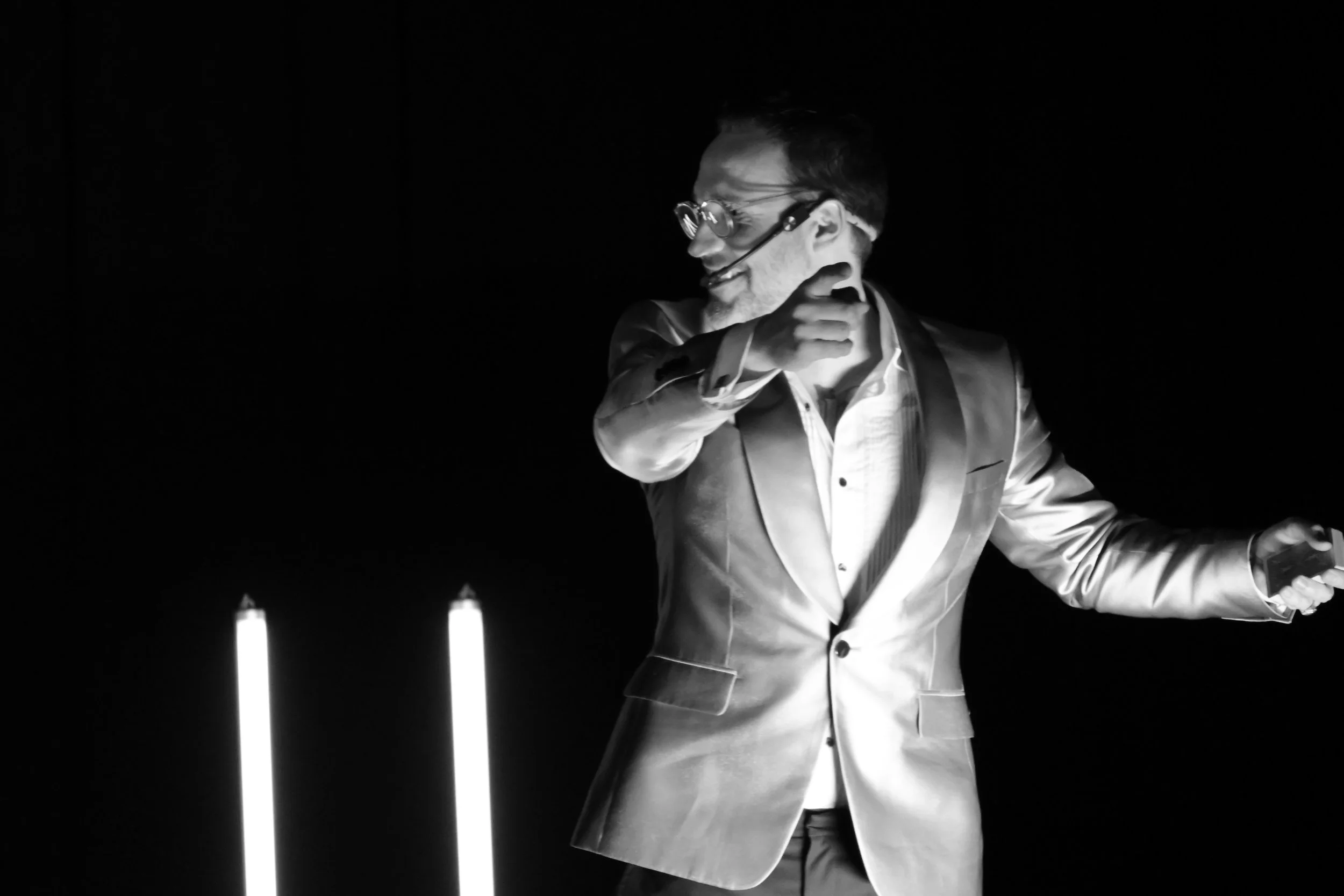 Scott Hammell - SPEAKER. MAGICIAN. STORYTELLER. STUNT ARTIST