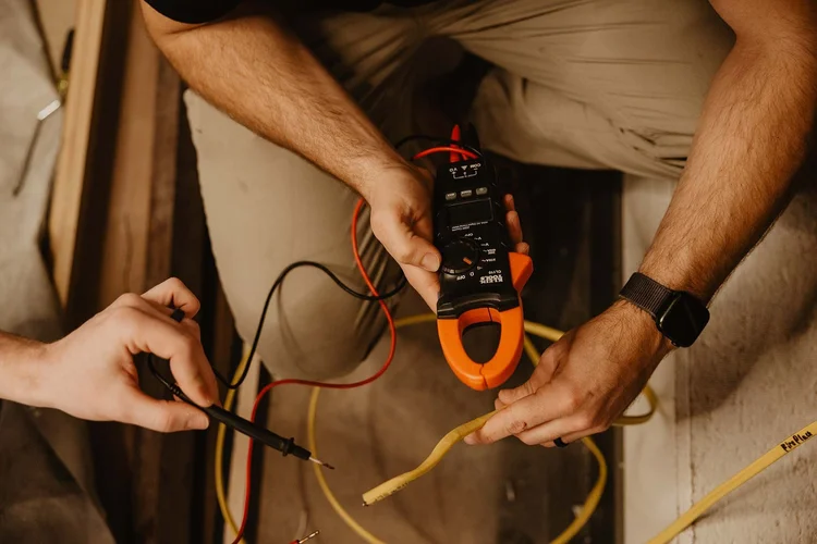 How to Safely Replace an Electrical Outlet: A Step-by-Step Guide ...