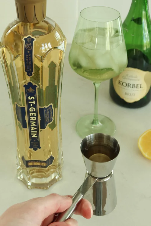 Hugo Spritz Recipe: How to Make the It-Girl Cocktail of the Summer, the ...