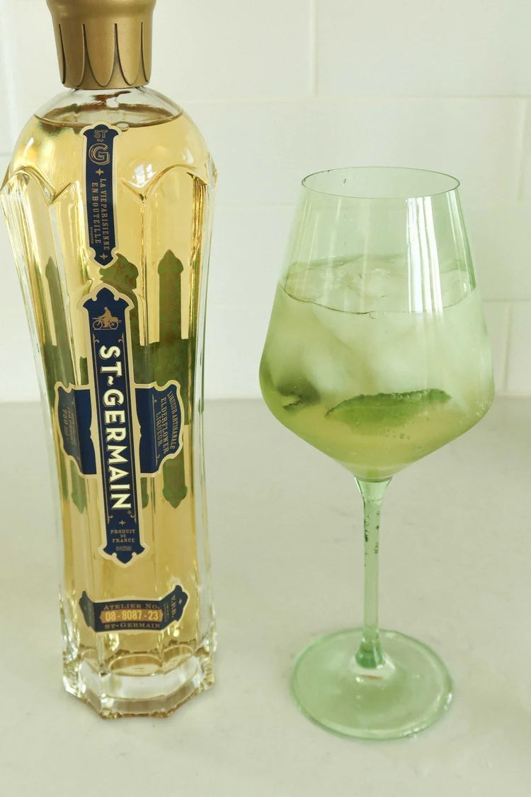 Hugo Spritz Recipe: How to Make the It-Girl Cocktail of the Summer, the ...