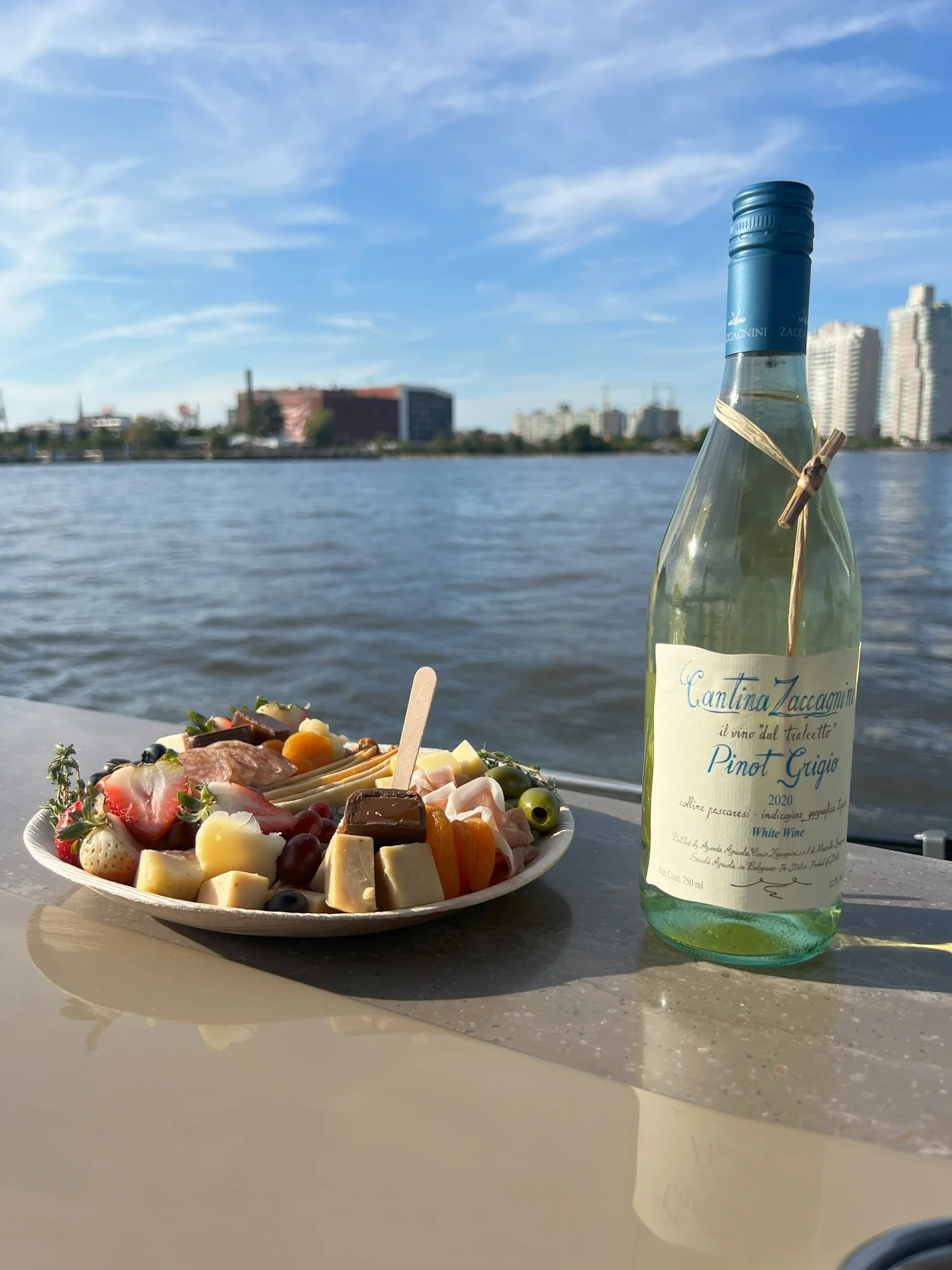 DAY CRUISE ON THE DELAWARE RIVER — Philadelphia Cruise Co.