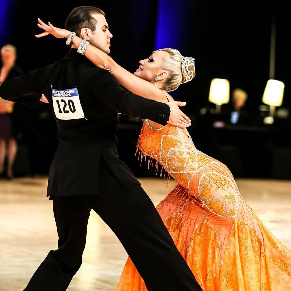 Ballroom, Salsa, Swing and Wedding Dance Lesson in Chicago, IL.