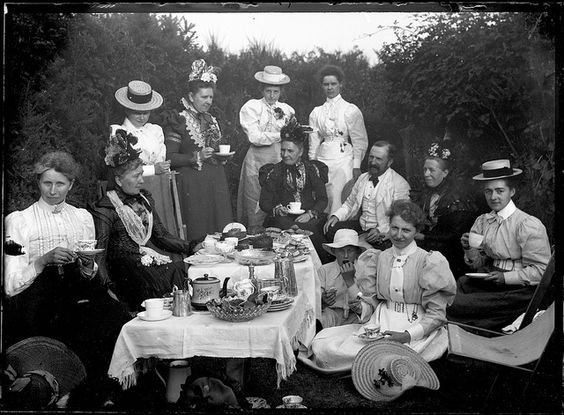 A Journey Through Time: The Evolution of the Picnic Tradition — Gemma ...