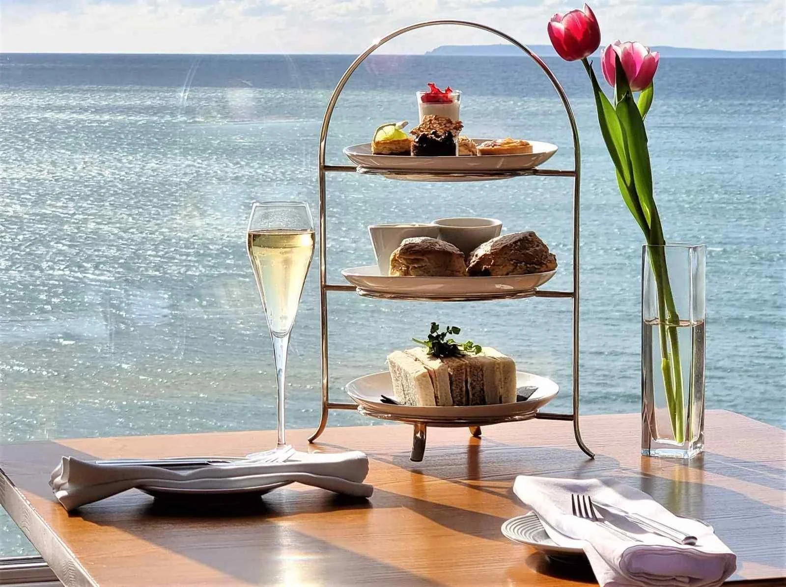 Watersmeet Hotel: Edwardian Style & Luxury on Devon's Scenic Coastline