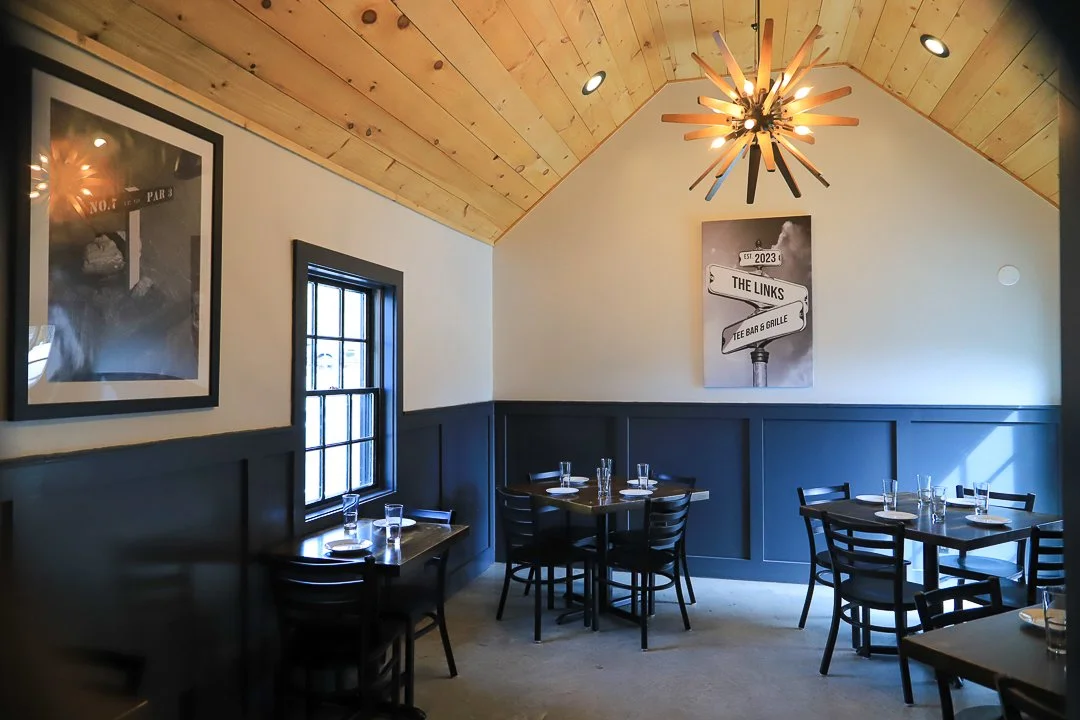 Tee Bar & Grille