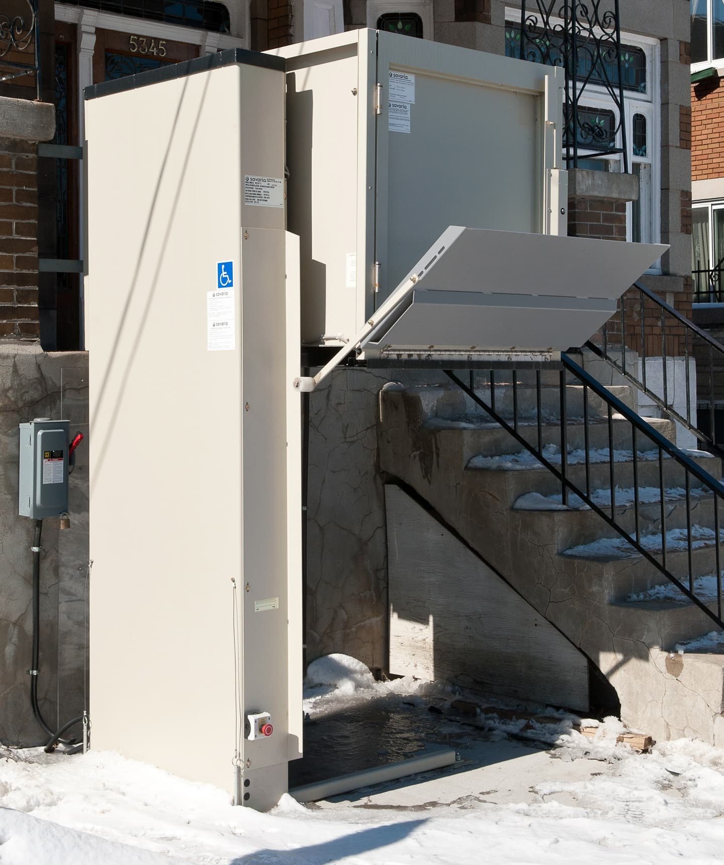 What Is A Vertical Platform Lift? — Keystone Accessibility