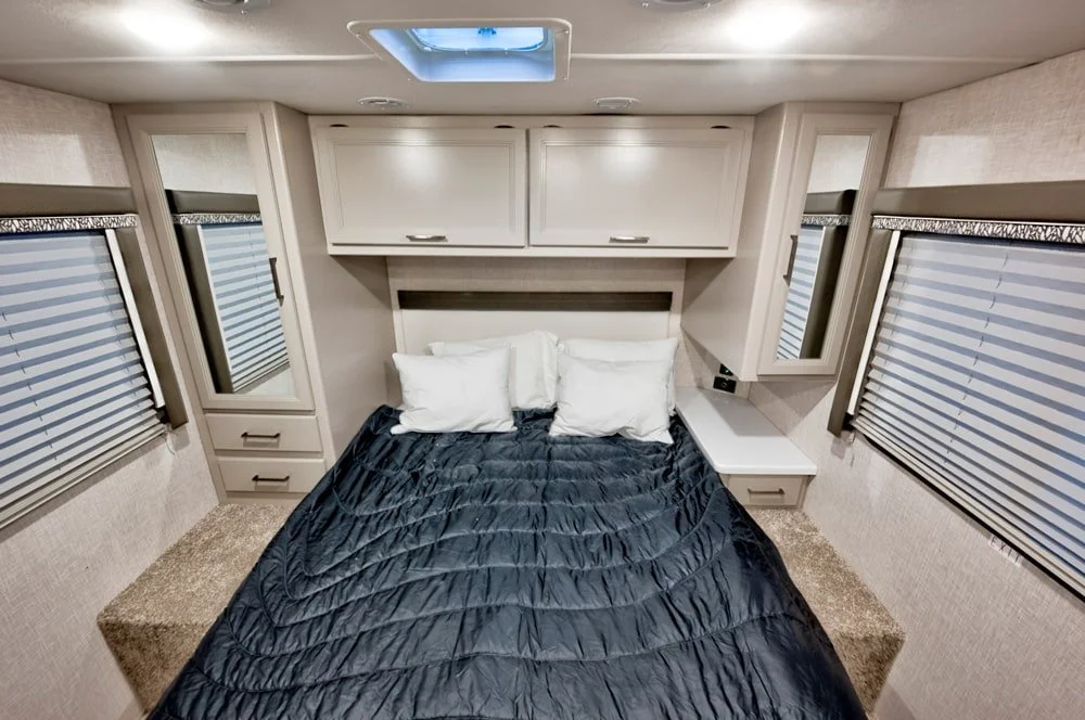 Thor Quantum Motorcoach Rental - Vegas, Phoenix, Bozeman & Seattle