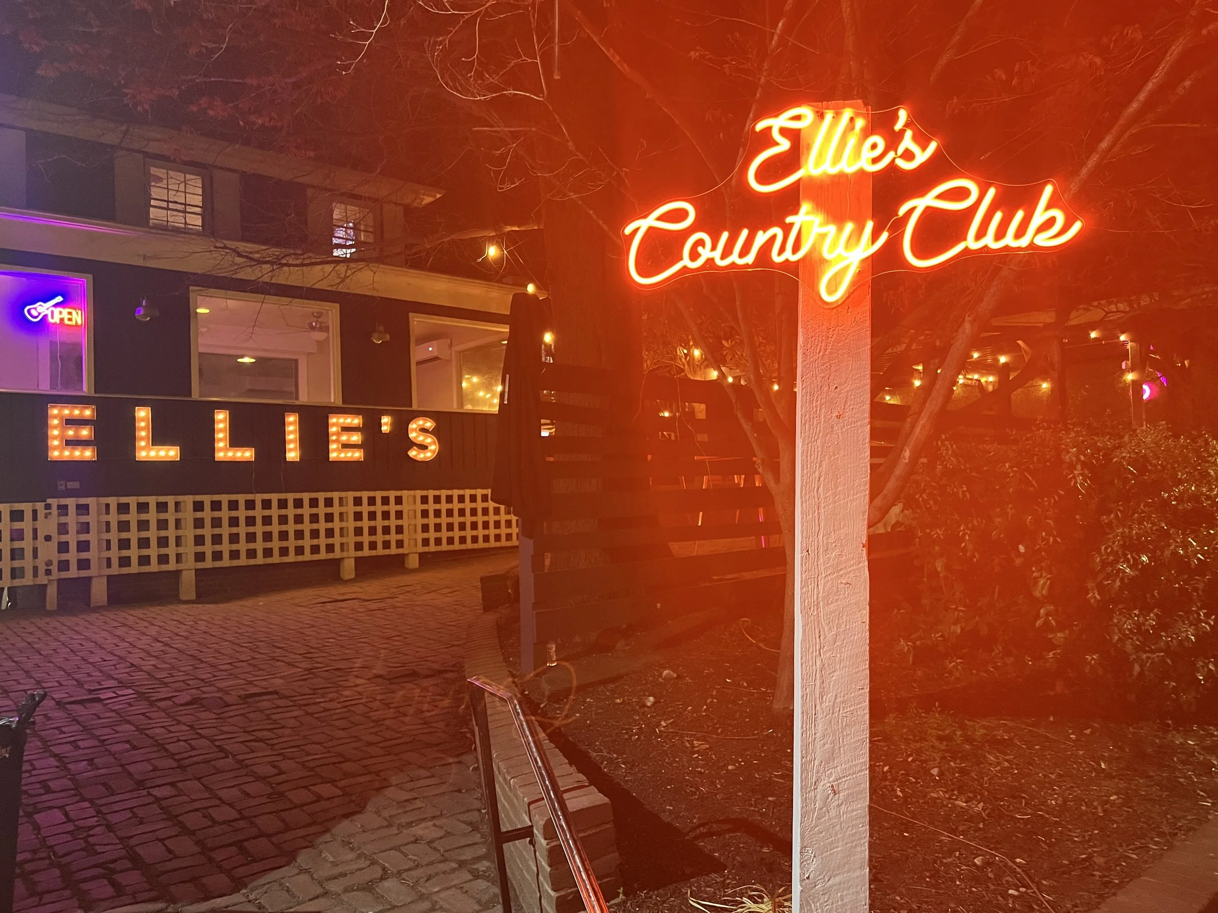 Ellie's Country Club