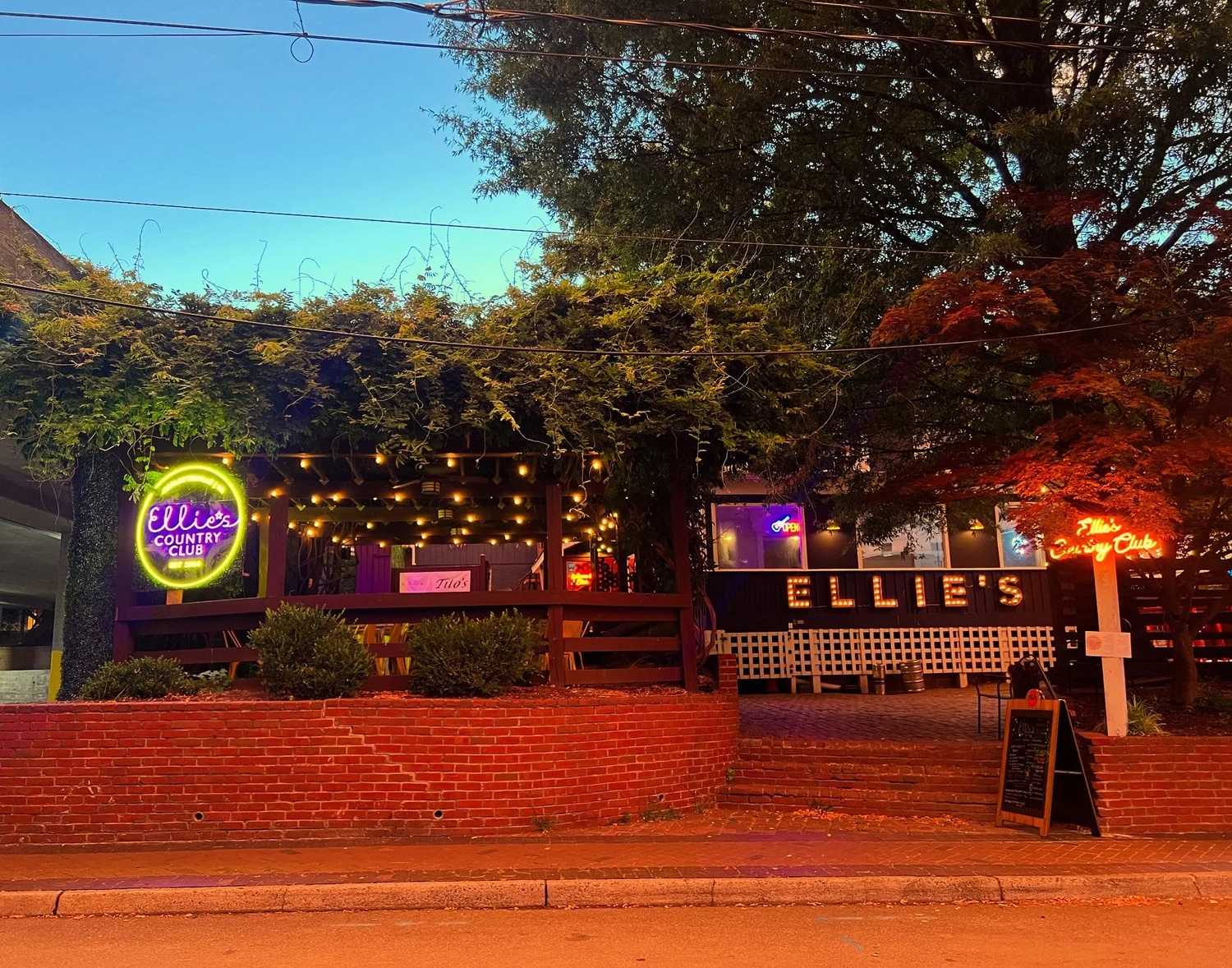 Ellie's Country Club